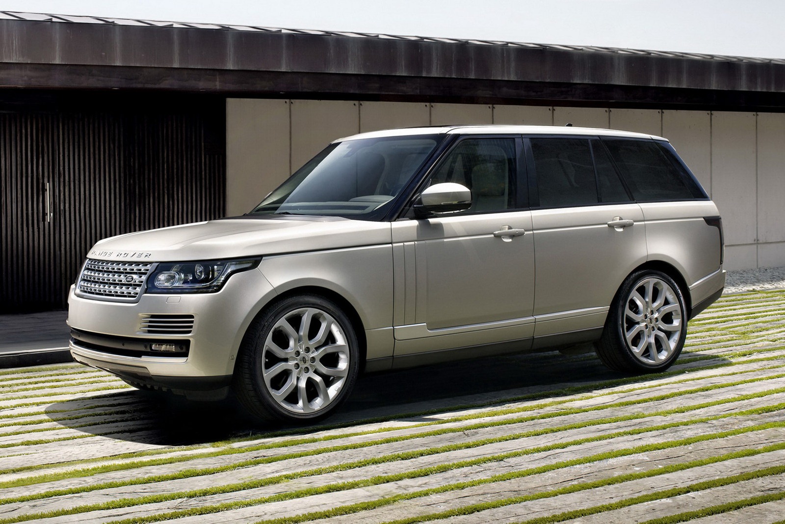 Ya es oficial, aquí está el nuevo Range Rover - Motor digital